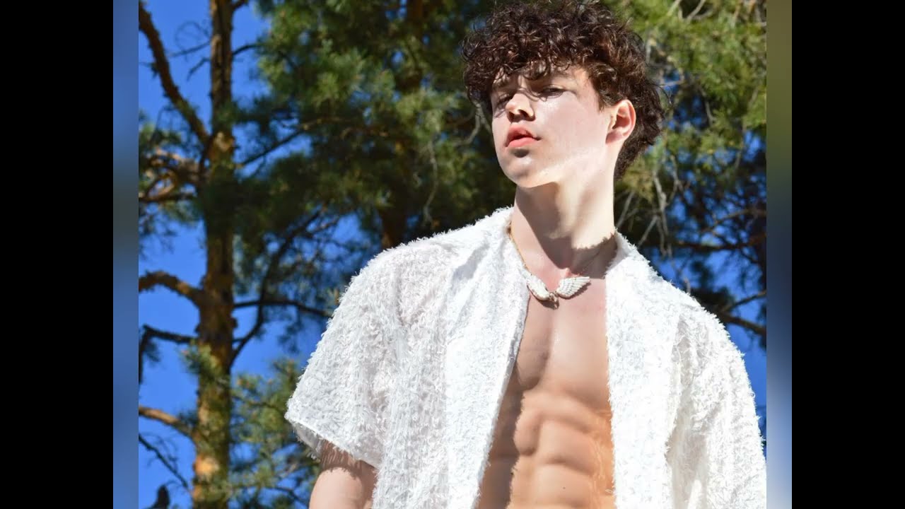 Richard handsome boy and beautiful photographer fashion show - YouTube