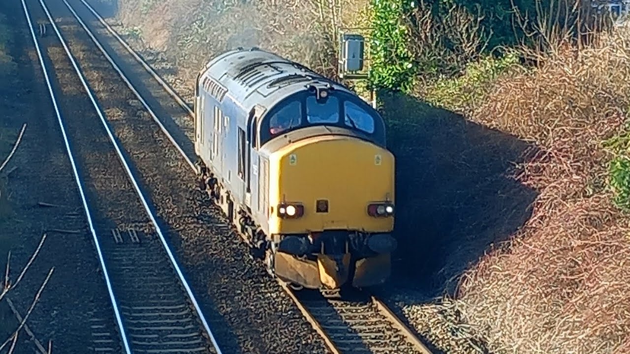 37612 Roars Past Stoney Bridge - YouTube