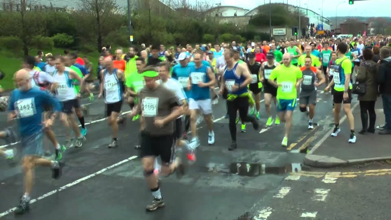 Sheffield Half-Marathon 2014 - Walkabout and Start of Race - YouTube
