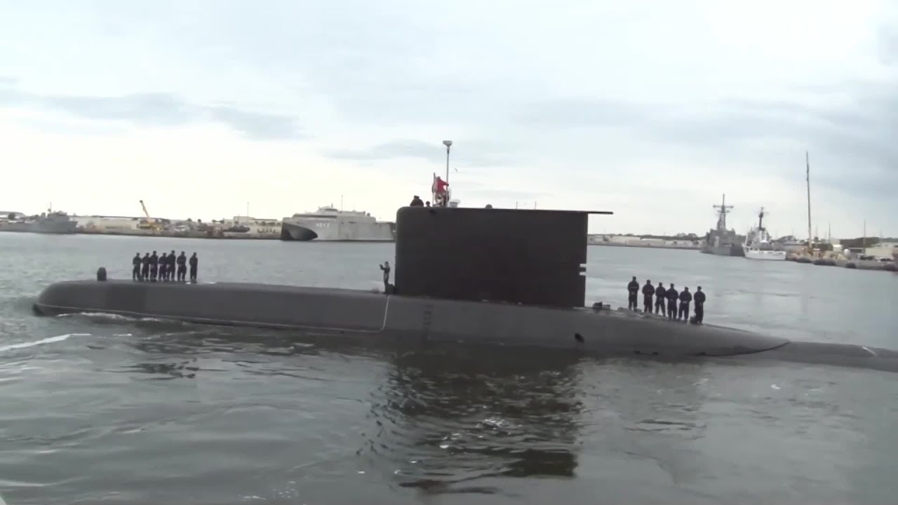 Chilean Submarine Simpson (SS-21) Departs Naval Station Mayport - YouTube