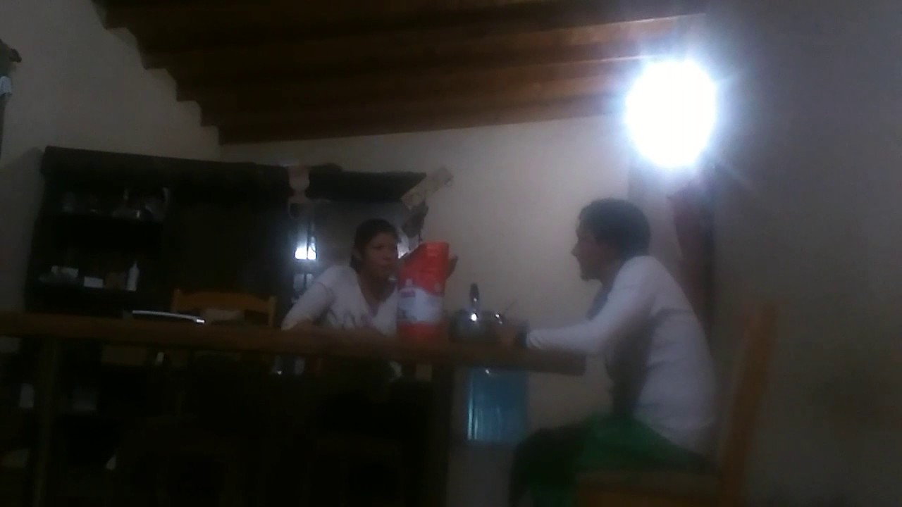Matando mosca y tomando mate - YouTube