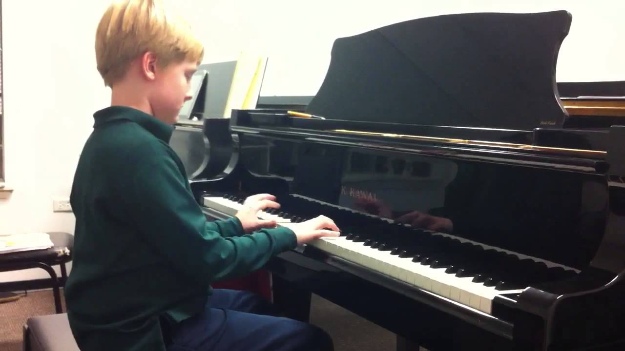 Michael Patrylak playing Minuet in G major by C. Petzold - YouTube