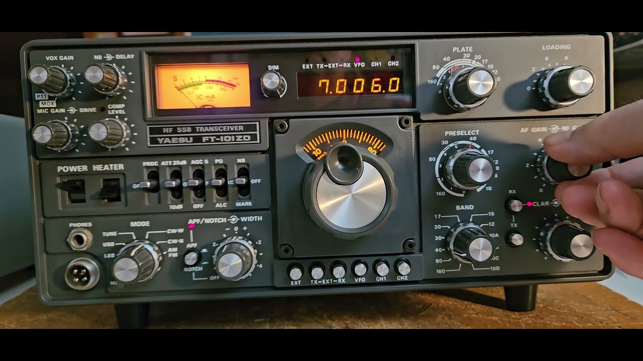 YAESU FT-101ZD MK3 - CW - YouTube