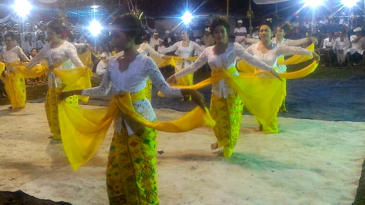 Tari rejang sari Desa Baluk - YouTube