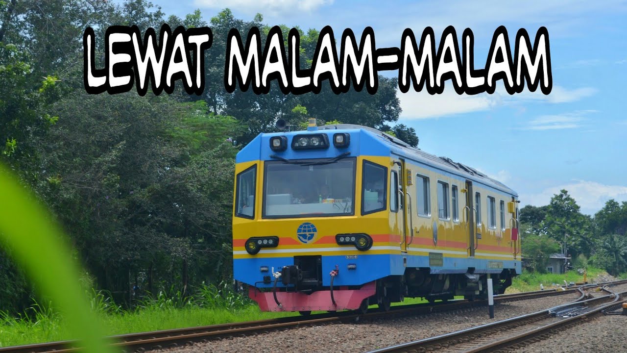 Dua kereta kuning melintas dimalam hari - YouTube