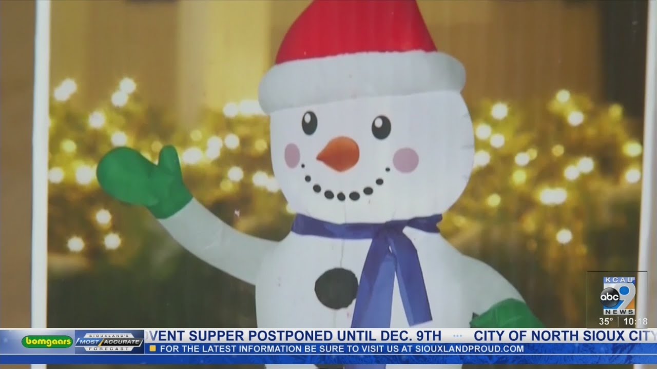 Real-life Grinch caught on cam stealing inflatable snowman - YouTube