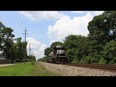 NS SD40-2 #3322 (P5 horn) goes light @ Romulus | 7/21/24 | - YouTube