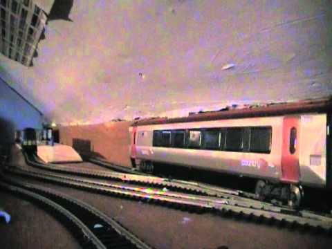 Bachmann Cross Country Voyager Class 220 compared with previous Virgin ...