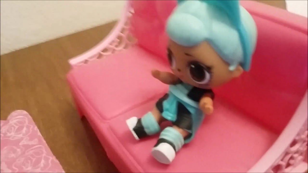 LOL Surprises Ep. 1 Troublemaker and Center Stage Go to the Pool - YouTube