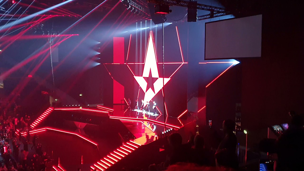 Astralis entrance at 2021 Blast Fall Finals - YouTube