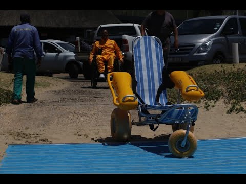 Mosselbaai strande meer toeganklik vir parapleë - YouTube