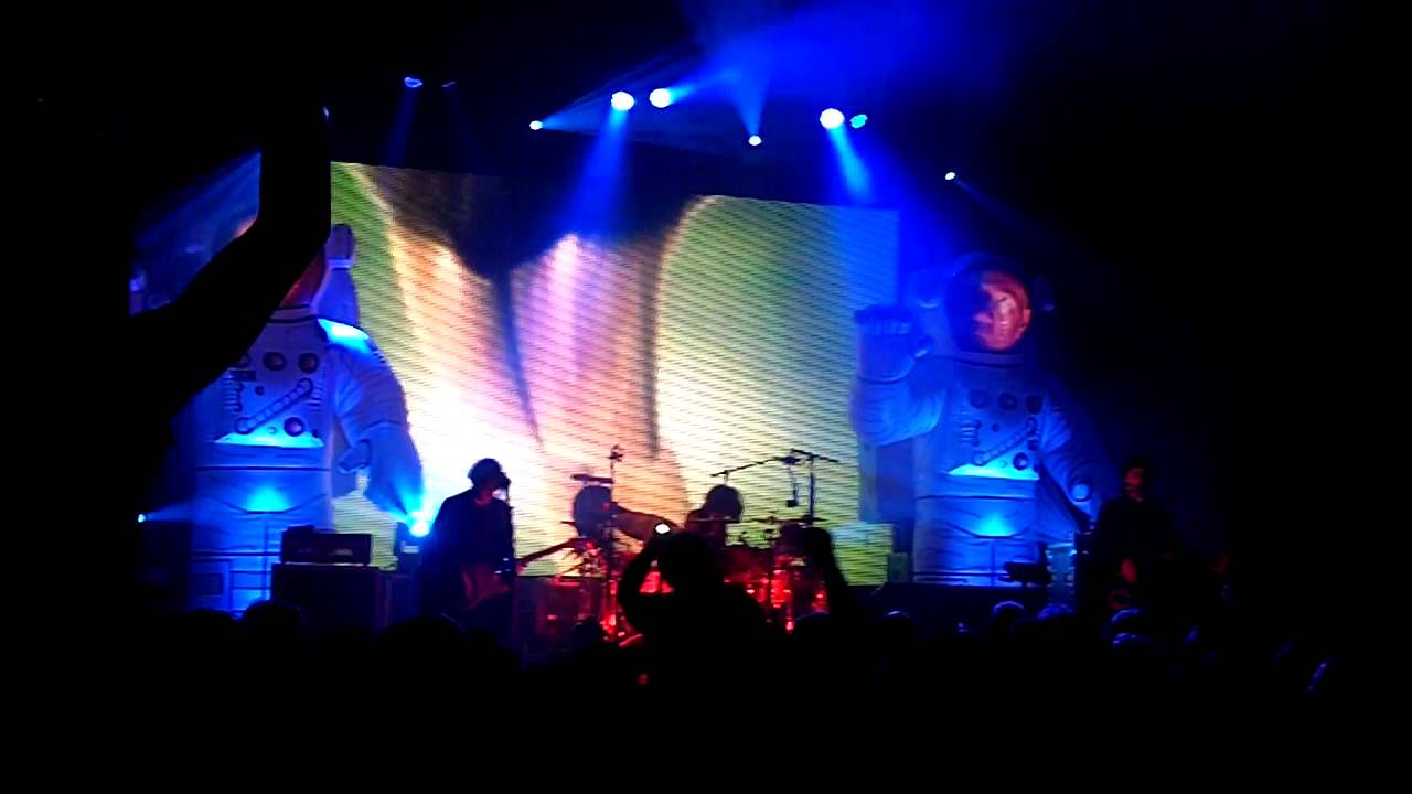 Primus - Wynona's Big Brown Beaver - The National 9-26-2011 - YouTube