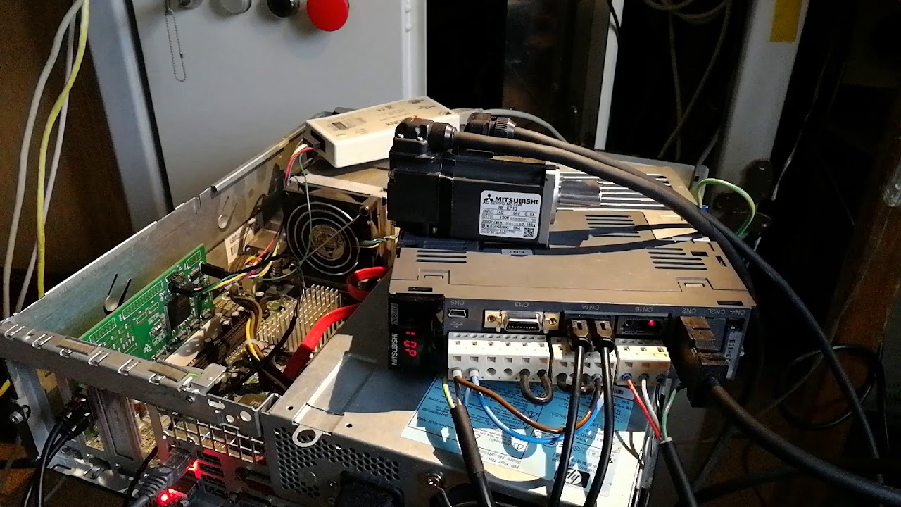 LinuxCNC-compatible SSCNET III adapter driving MR-J3-40B - YouTube