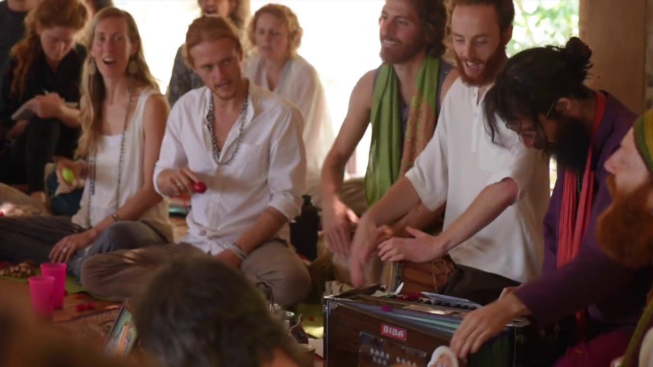 THE MOST ECSTATIC RADHE KIRTAN EVER :: HANUMAN PROJECT - YouTube