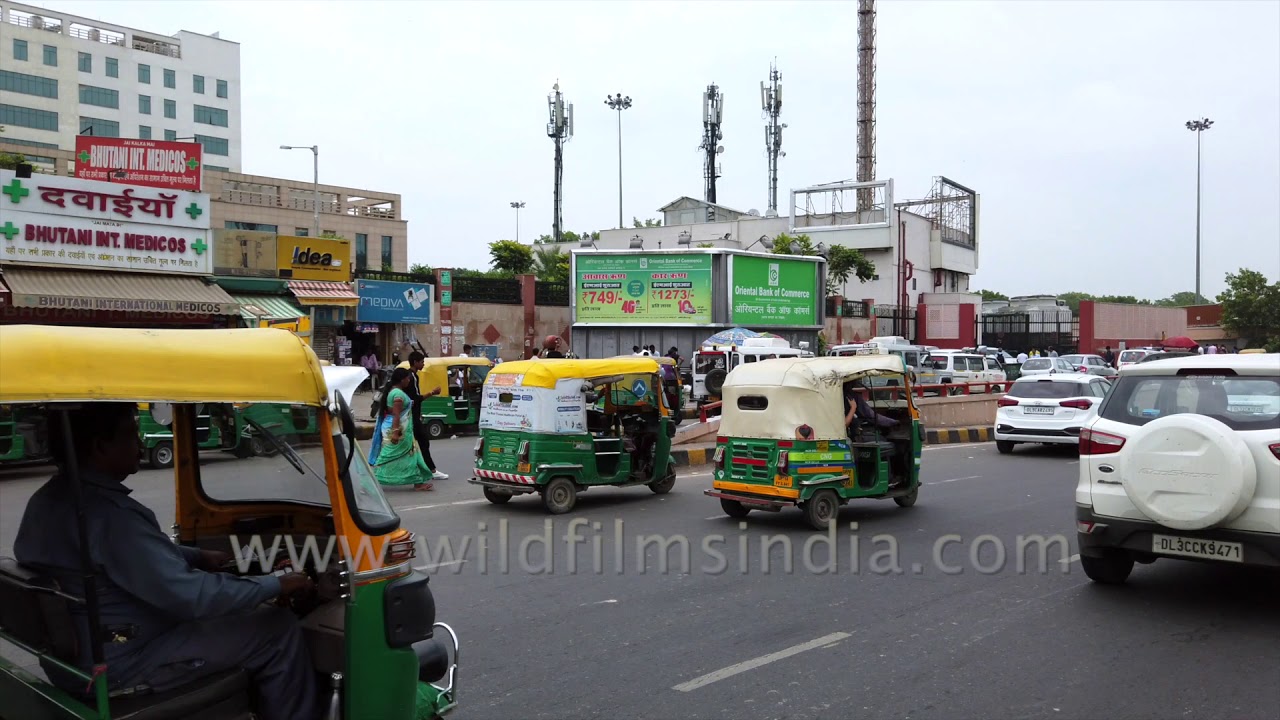 Fire trucks on Sri Aurobindo Marg after fire broke out at Safdurjung ...