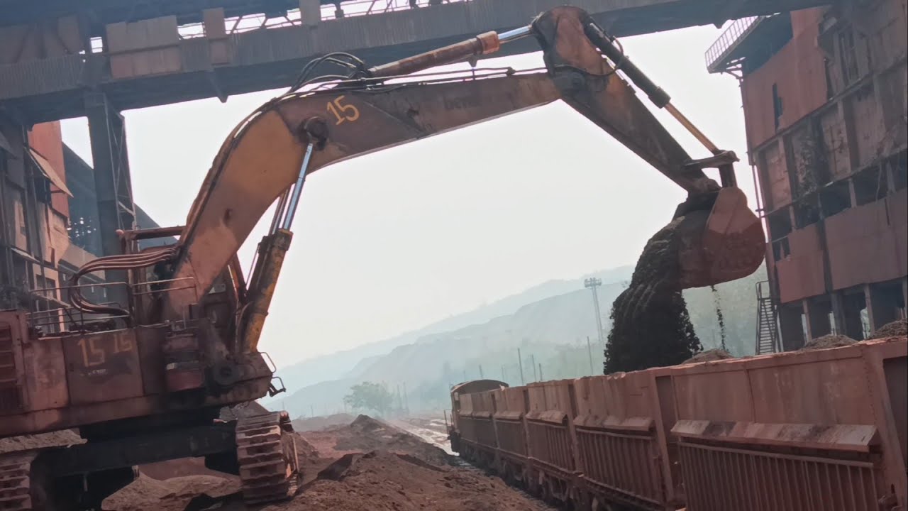 Excavator Loading High Grade Iron ore In Railway Wagon ...