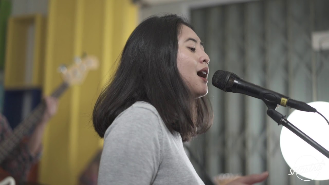Skastra - Dunia Sendiri (Live Session) - YouTube