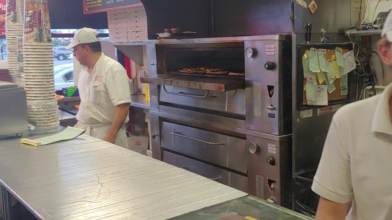 Very busy pizzeria in Queens - YouTube