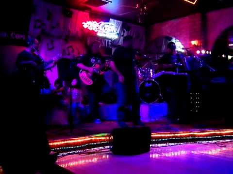 Conjunto Bravo @ Blue Moon Nightclub - YouTube
