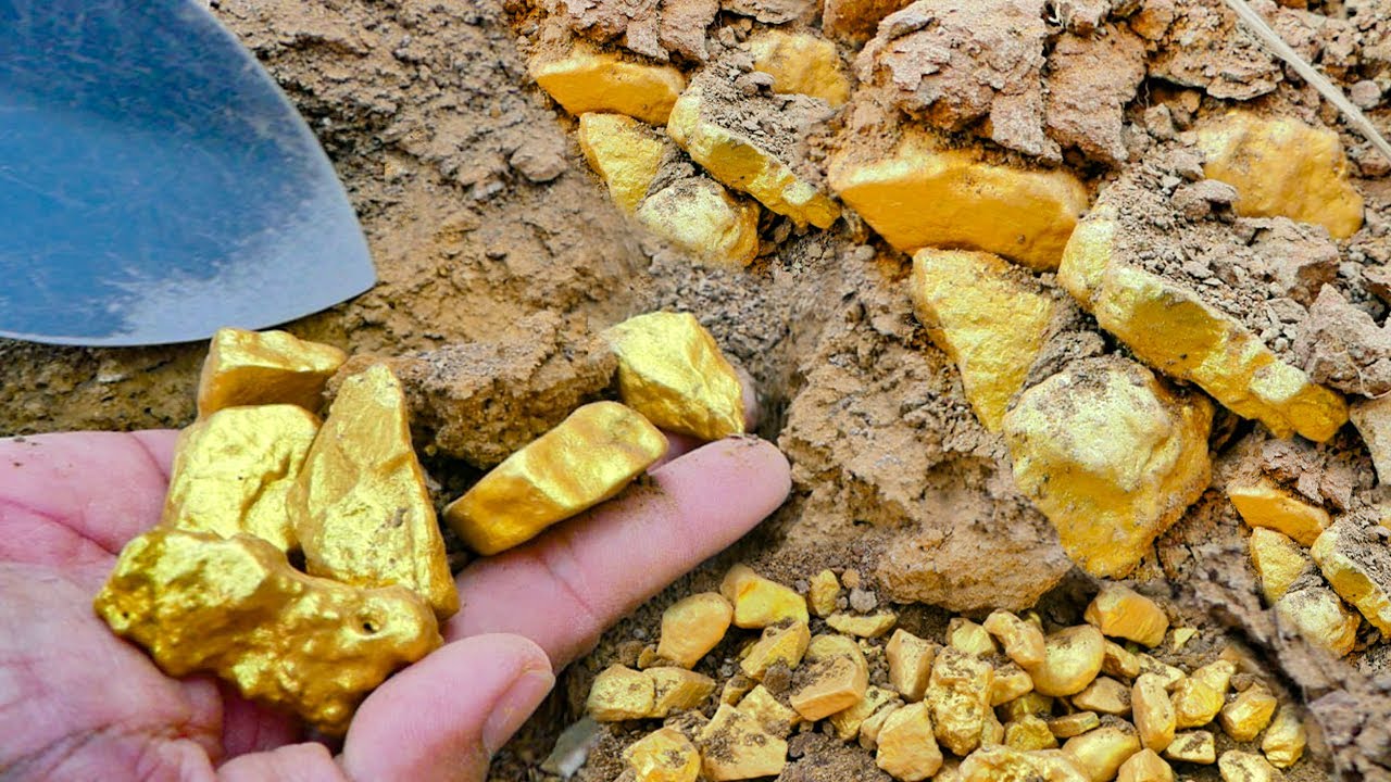 Dry Digging *Gold* in the Mountain! Best New Gold Mine of 2024 worth ...