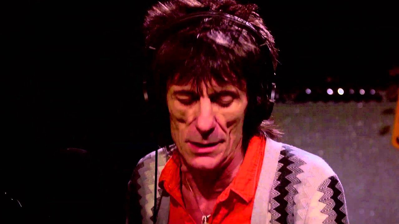 Ronnie Wood performs Jimi Hendrix - Hey Joe - YouTube
