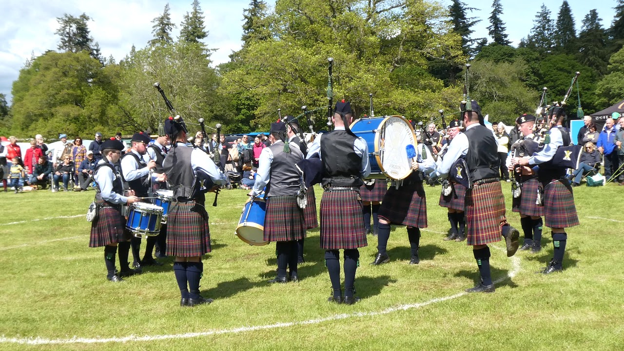 The Highlanders 4 SCOTS Pipe Band Strathmore Highland Games Glamis ...