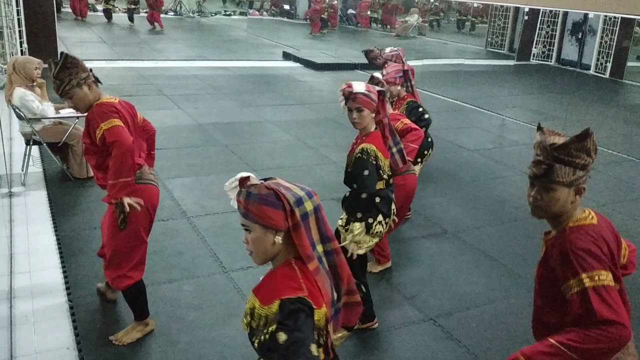 Tari Rantak "Minangkabau" SENI PERTUNJUKAN UNIMED - YouTube