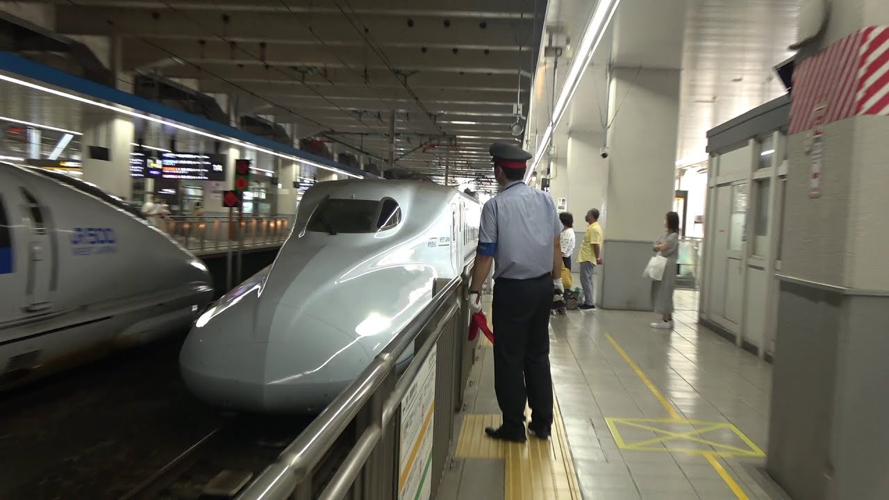 さくら549号博多駅15番線入線【九州新幹線】 - YouTube