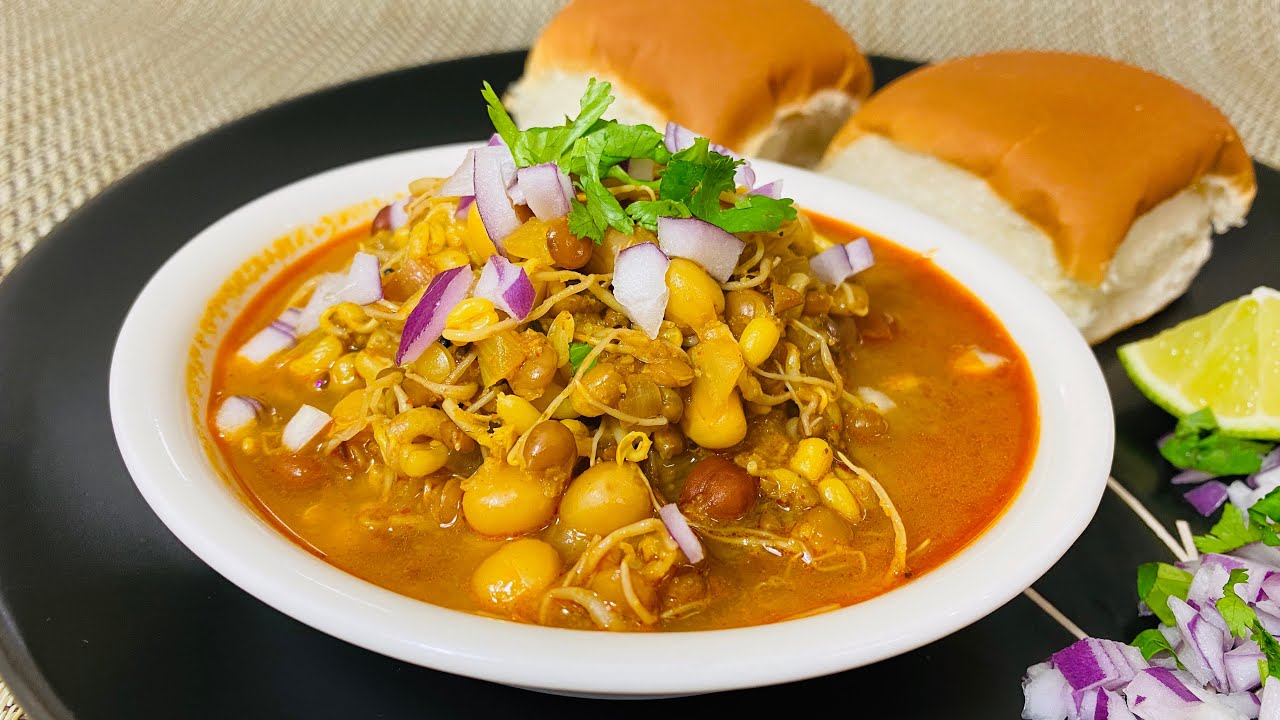 MIX SPROUTS CURRY | HEALTHY MIX SPROUTS USAL IN COOKER | चमचमीत मिश्र ...