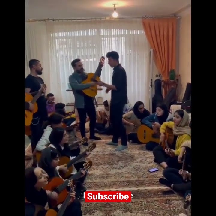 همخوانی ‌‌و نواختن گیتار به یاد حمیدرضا روحی Youtube