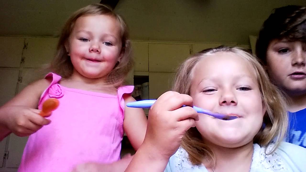 Cinnamon challenge look at her face #puke alert - YouTube