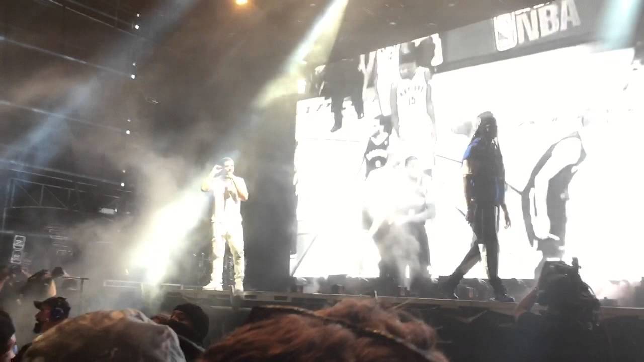 Drake & 2 Chainz @ Future Music Festival - YouTube