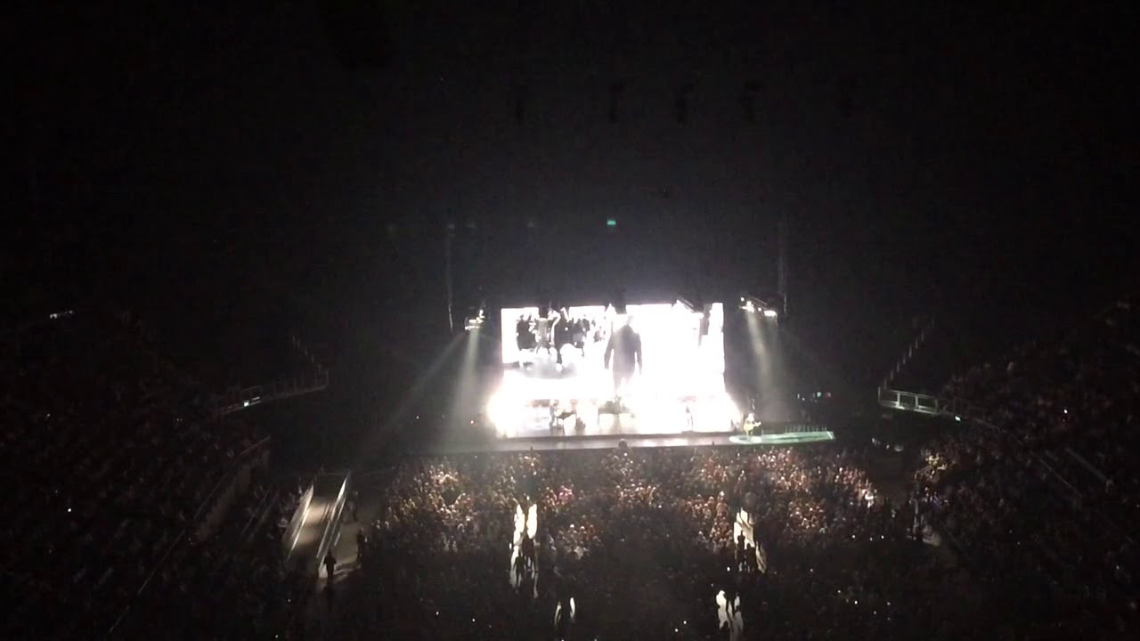 Bryan Adams one way live 2018 - YouTube