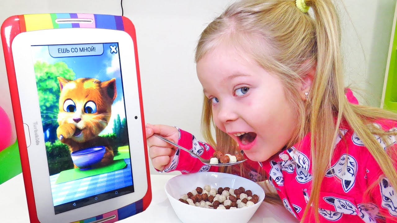 Lera Playing with funny Cat - YouTube