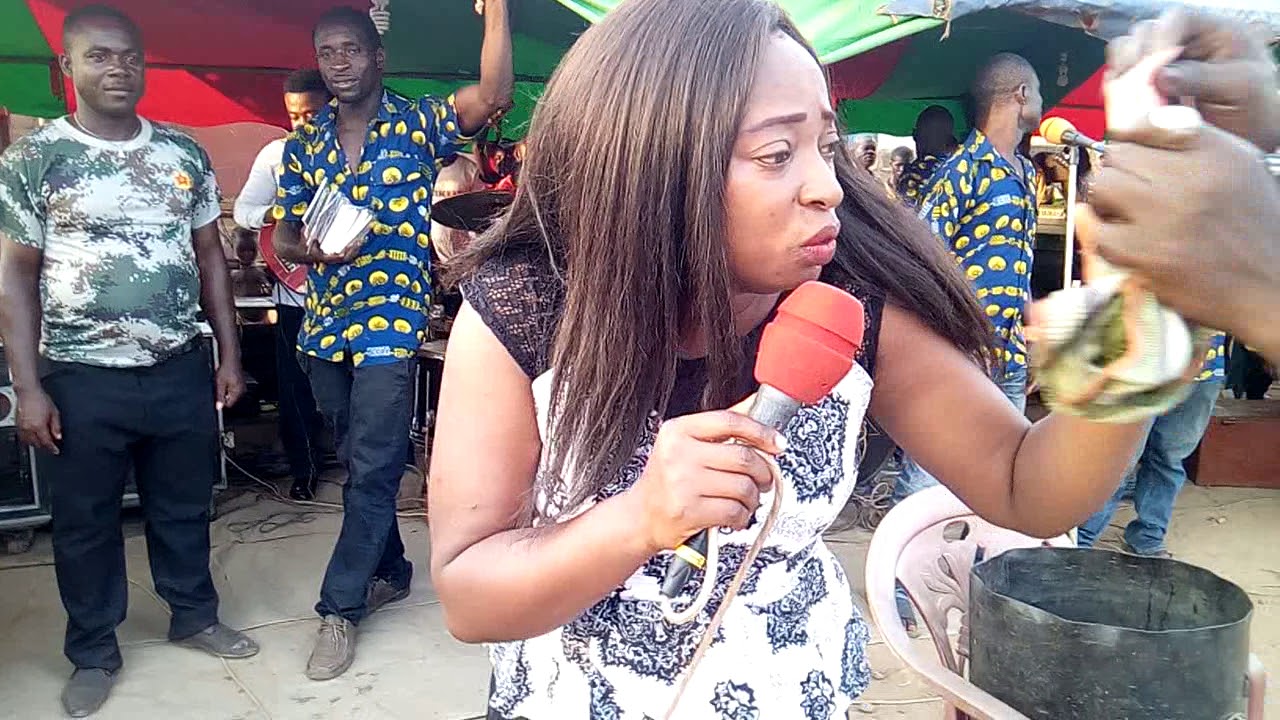 First lady to sing J A Adofo's song in Ghana - YouTube