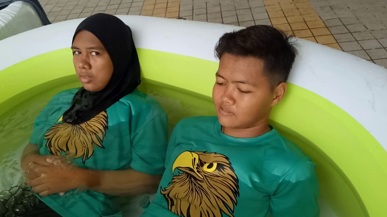 Pink Paddy Girls mandi ais.. - YouTube