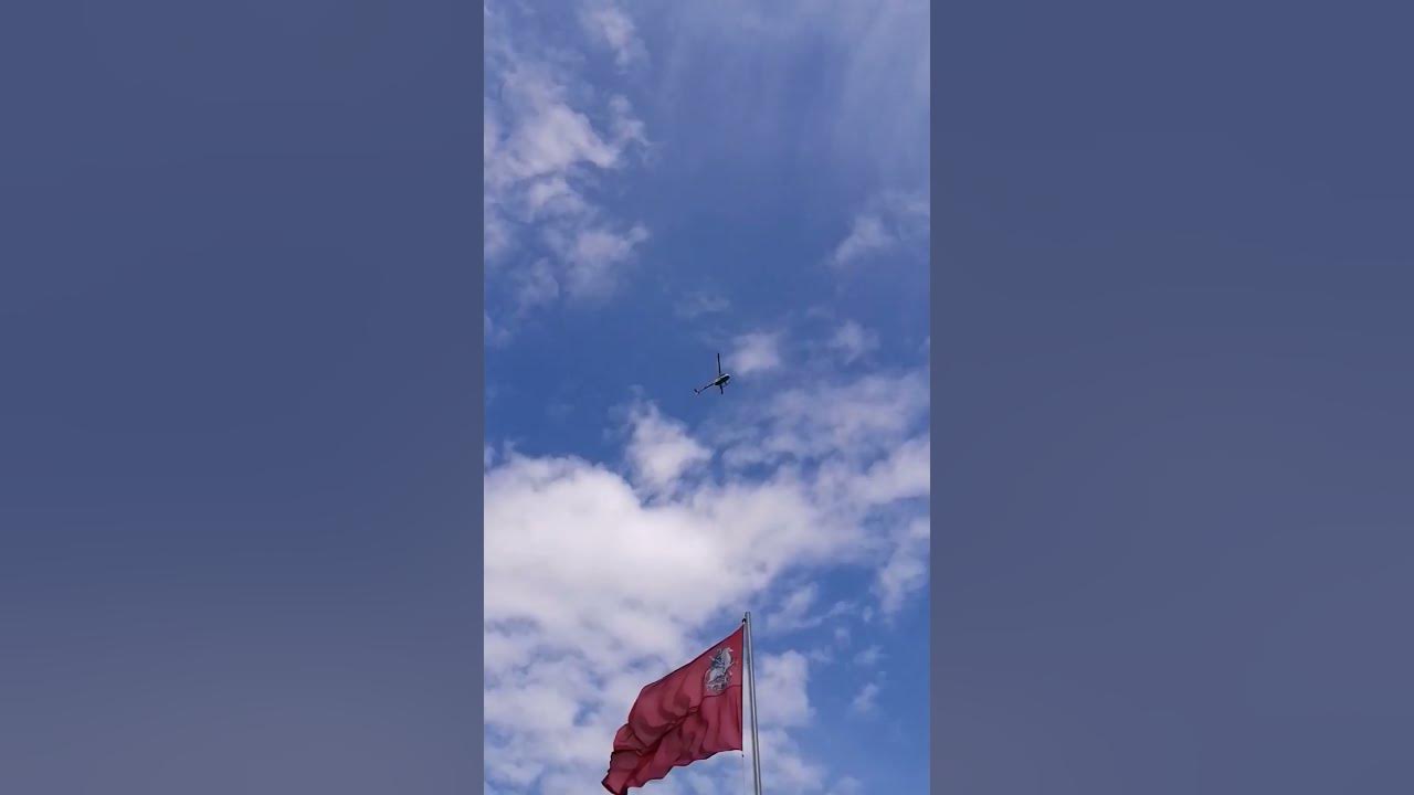 Вертолет летит над флагами. Helicopter - YouTube