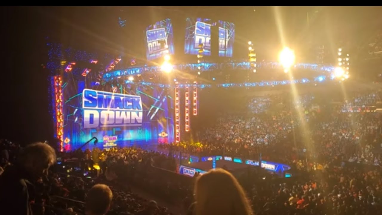 Winnipeg - WWE SMACKDOWN intro Sept 30, 2022 winnipeg manitoba - YouTube