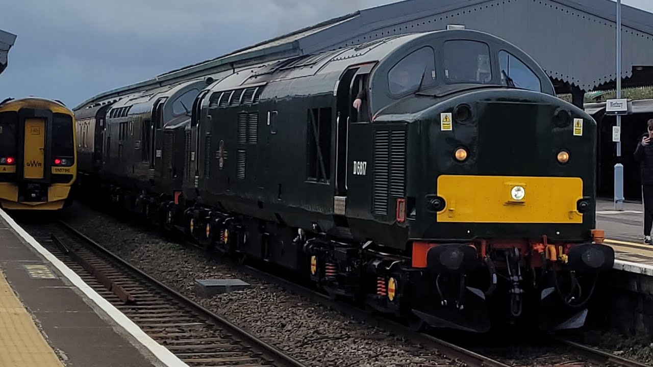 37667 (D6817) and 37521 (D6951) pass Westbury with 1Z31 Kingswear for ...