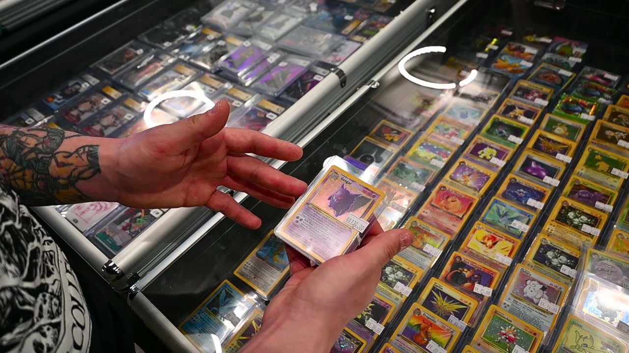 Amateur Card Collectors Buying & Trading with Dealers at the Nona ...