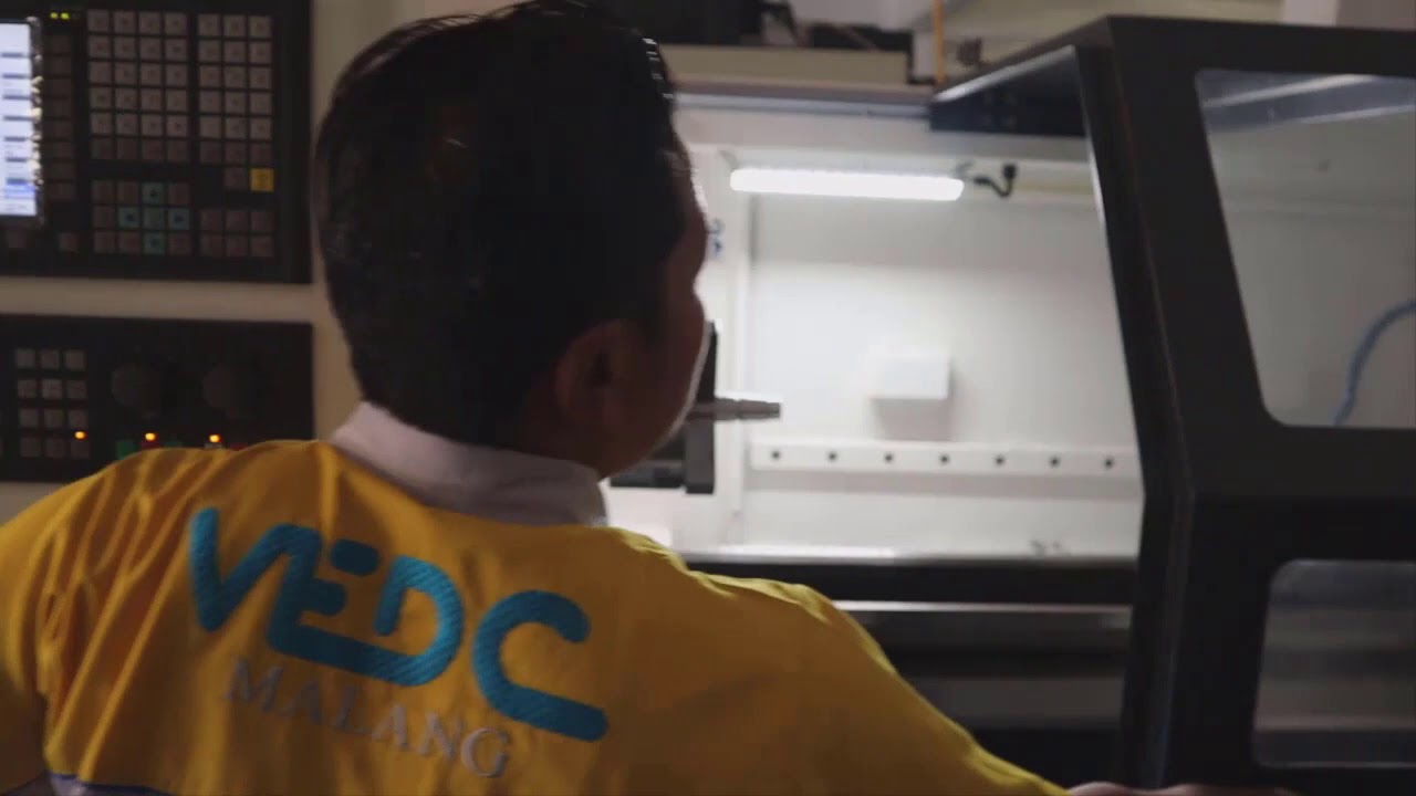 2. Memasang benda kerja, JOG, Hand Wheel, TSM (CNC Turning 808d) - YouTube