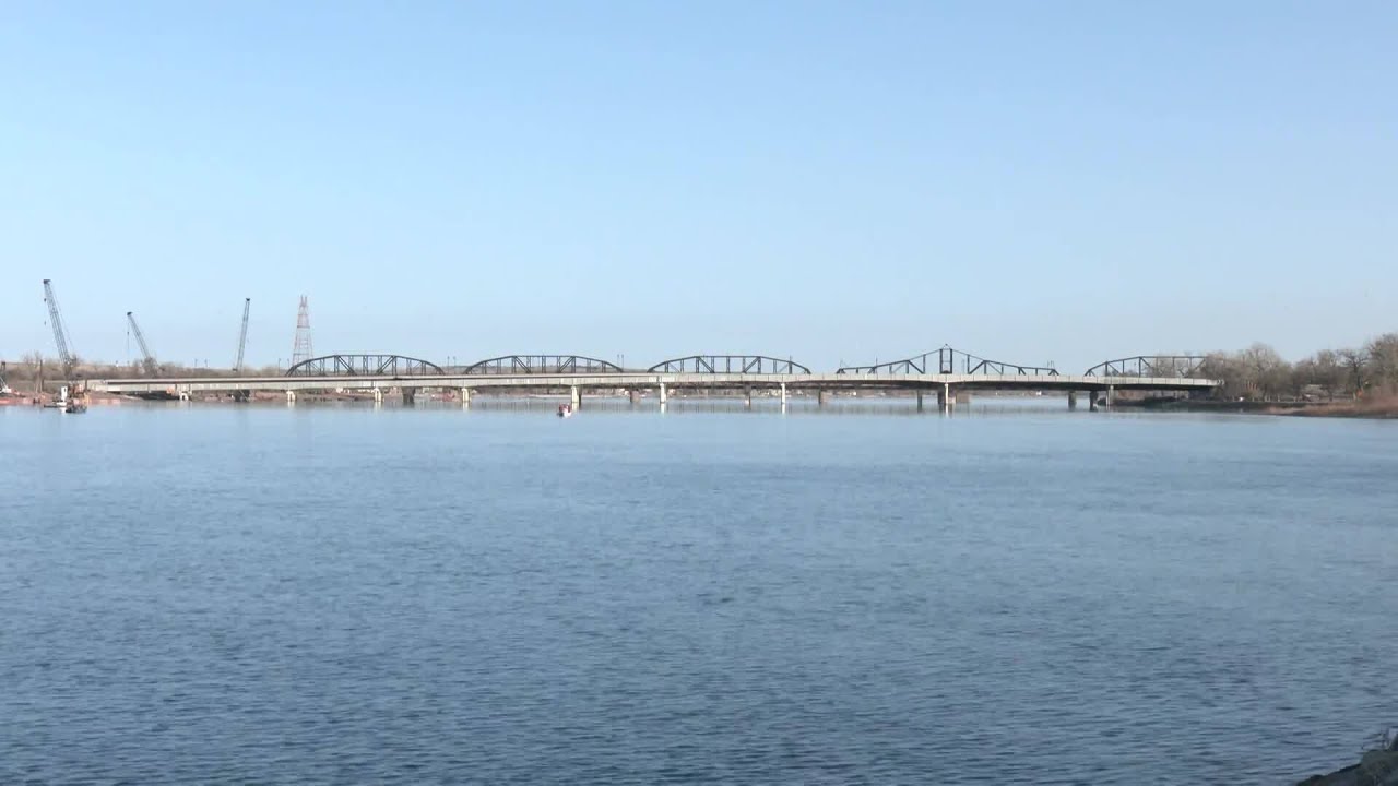 WATCH: Crews blast old Pierre-Ft. Pierre bridge - YouTube