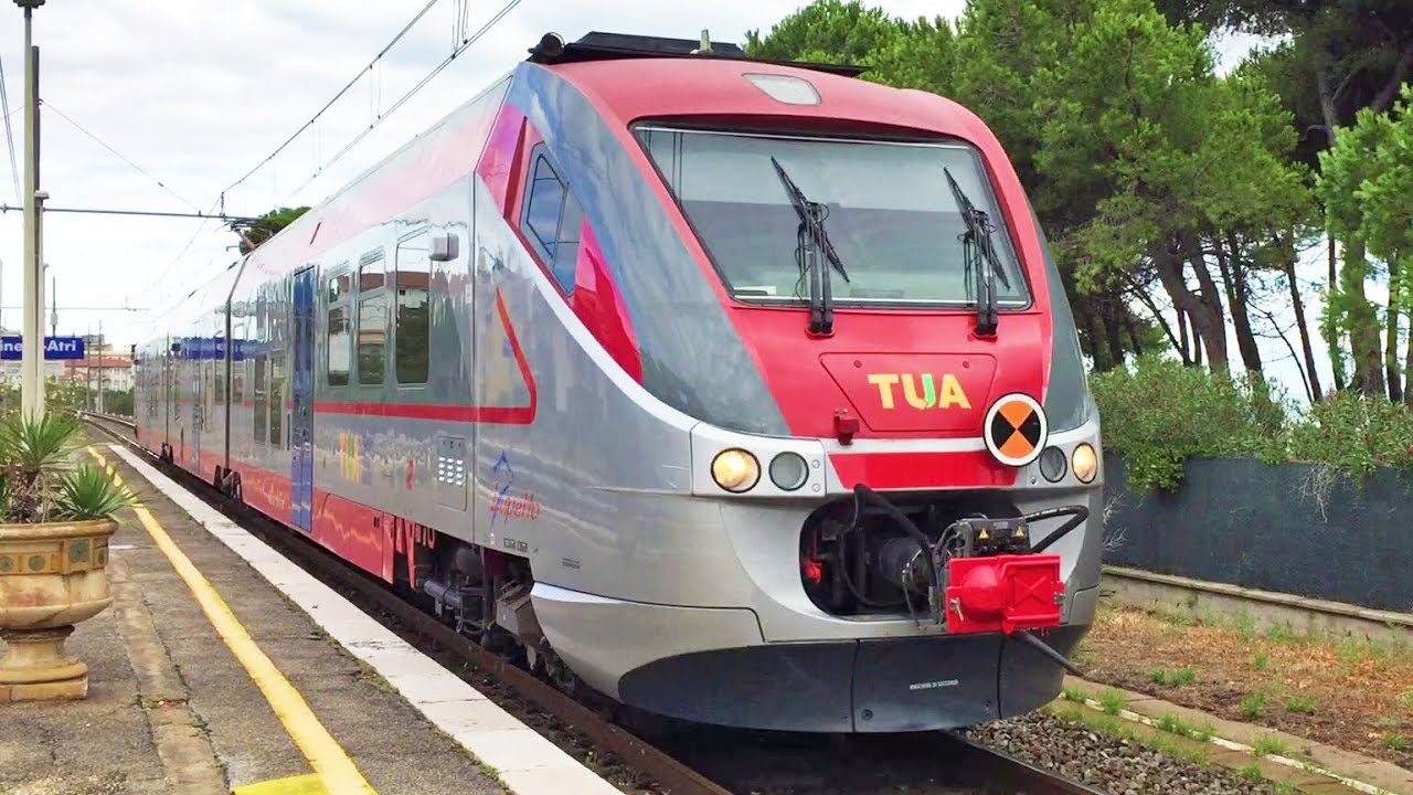 Treno ETR/S03 Lupetto TUA Trasporto Unico Abruzzese stazione di Pineto ...