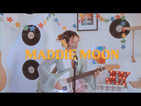 Maddie Moon - Spend My Days (Live From My Living room) - YouTube