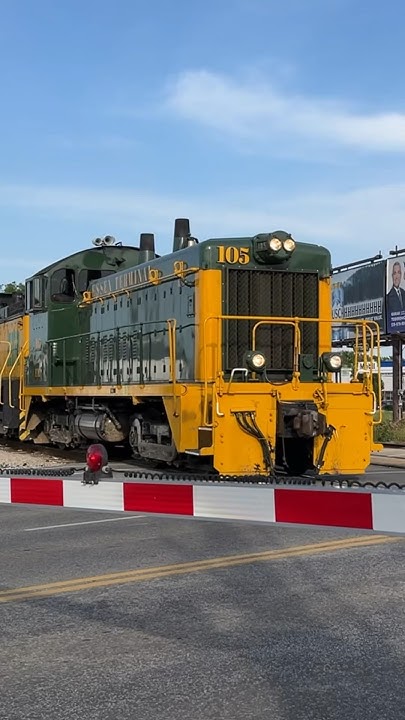 Classic Vintage Trains!! Two ETR SW1500’s moving down the line! - YouTube