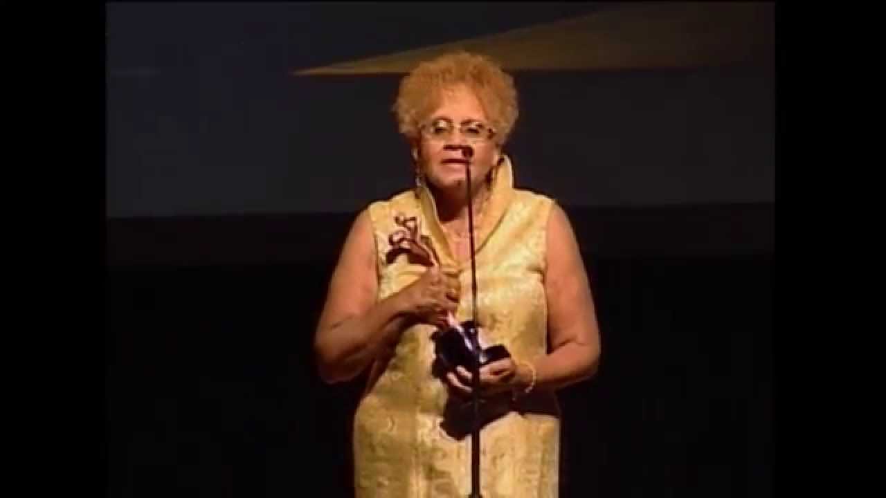 Dr. Sandra Dean-Patterson receives the 2014 Icon Award in ...