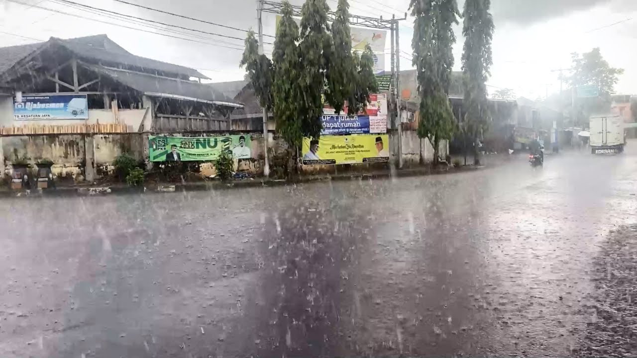 Heavy rain, relentlessly accompanied by thunderstorms and near-floods ...