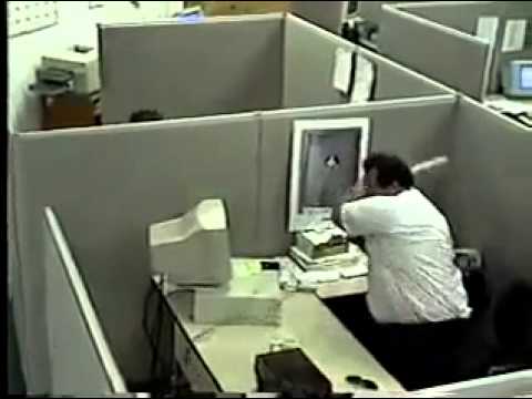 Bilgisayar kasınca adam çıldırıyor !!!