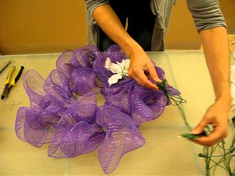 How to make a mesh wreath - 1 - YouTube