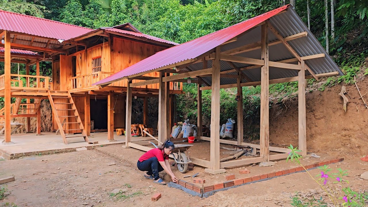 The girl built a wooden kitchen, dug a drainage ditch and built the ...